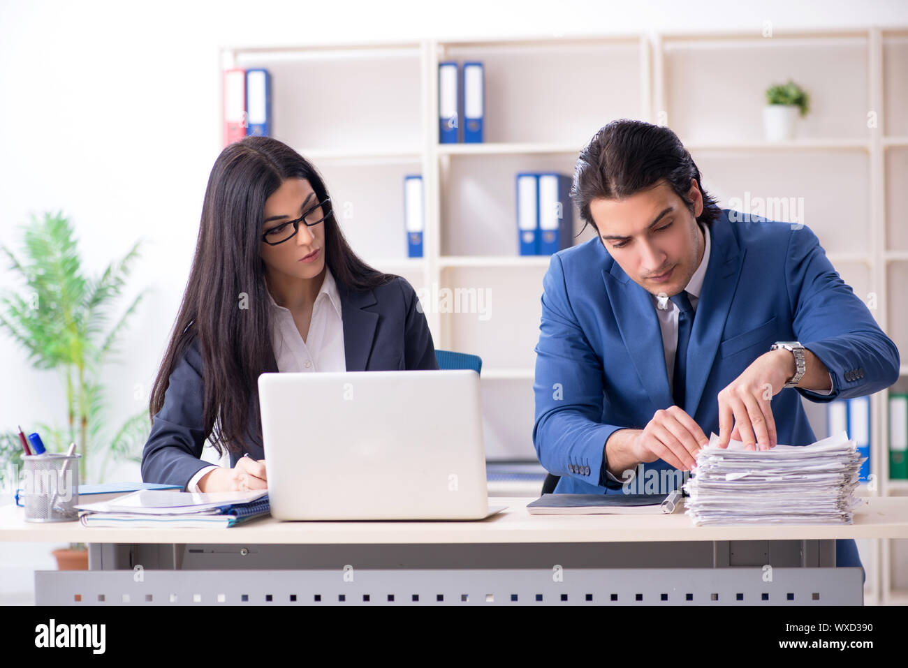 Two employees working in the office Stock Photo - Alamy