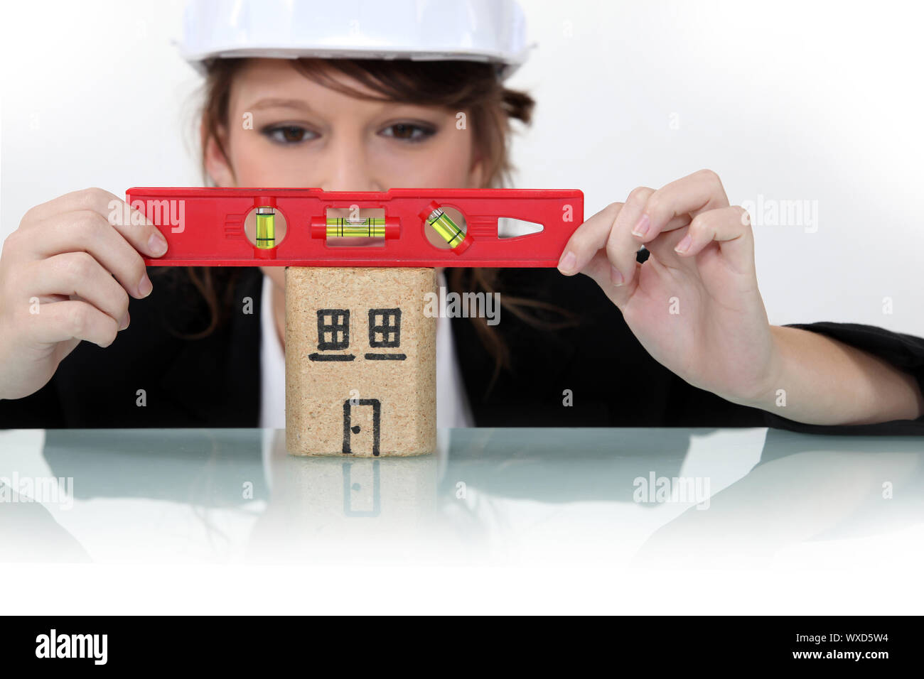 Woman using spirit level Stock Photo - Alamy