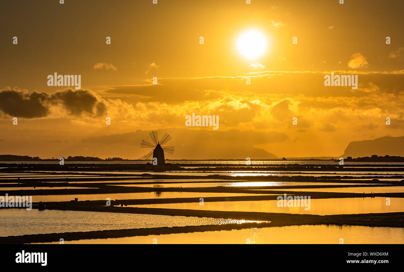 Marsala salt pans at sunset, Sicily, Italy Stock Photo - Alamy
