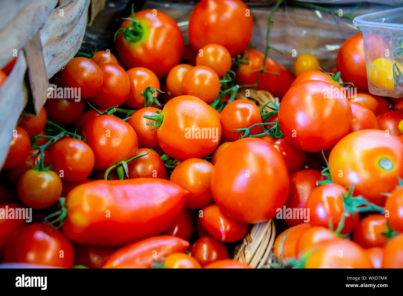 Colorful veggie display hi-res stock photography and images - Alamy