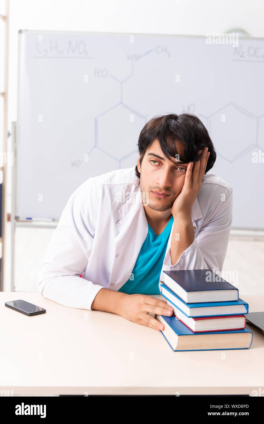 Young student chemist in the classroom Stock Photo - Alamy