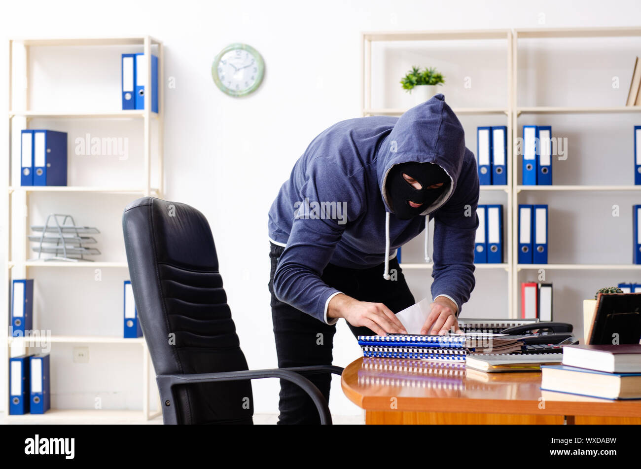 Identity thief papers hi-res stock photography and images - Alamy
