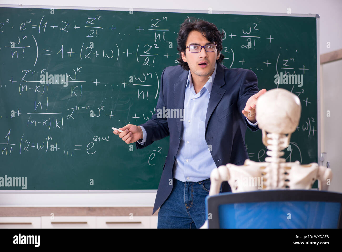 Skull surprised hi-res stock photography and images - Alamy