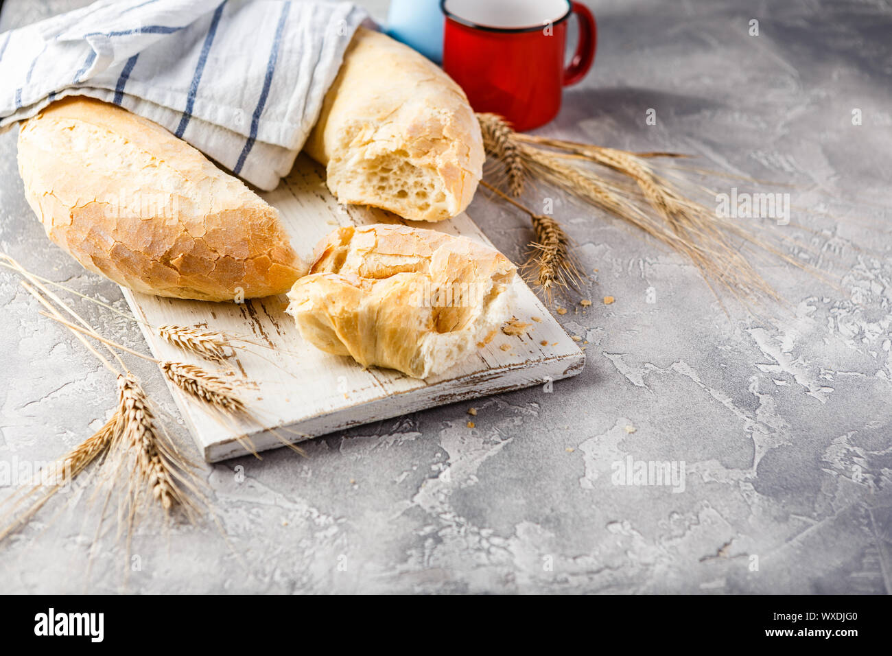 Round loaf of wheat bread Stock Photo - Alamy