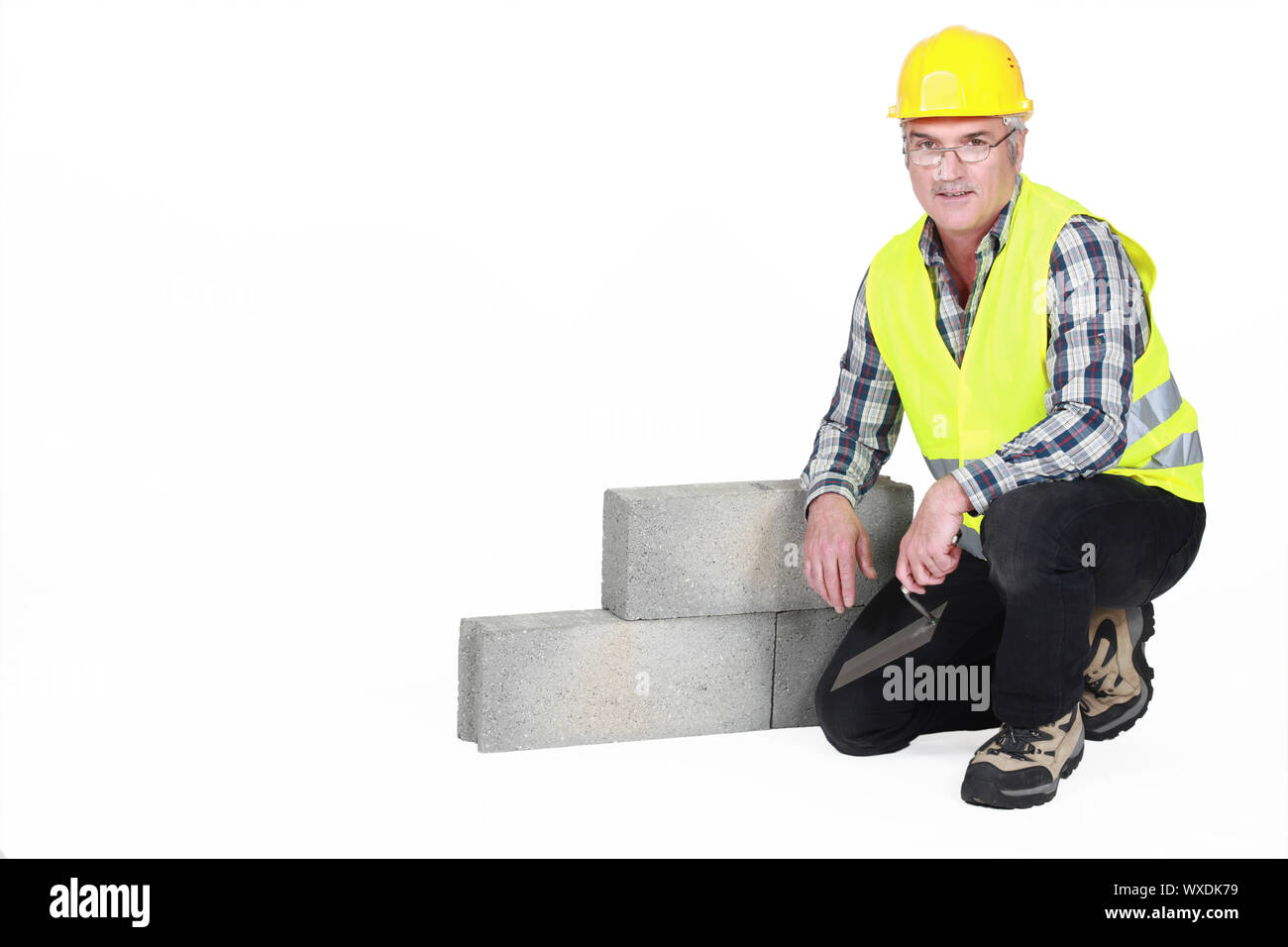 Kneeled man hi-res stock photography and images - Alamy