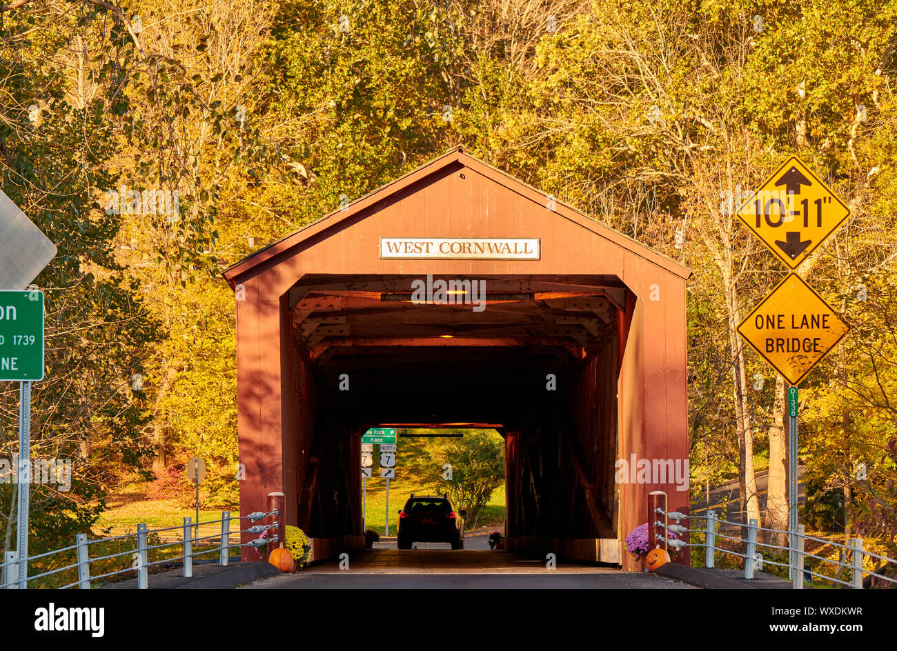 Covered bridge in West Cornwall, Connecticut Stock Photo - Alamy