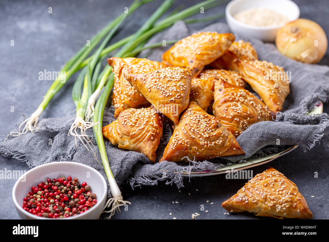 Samosa green background hi-res stock photography and images - Alamy