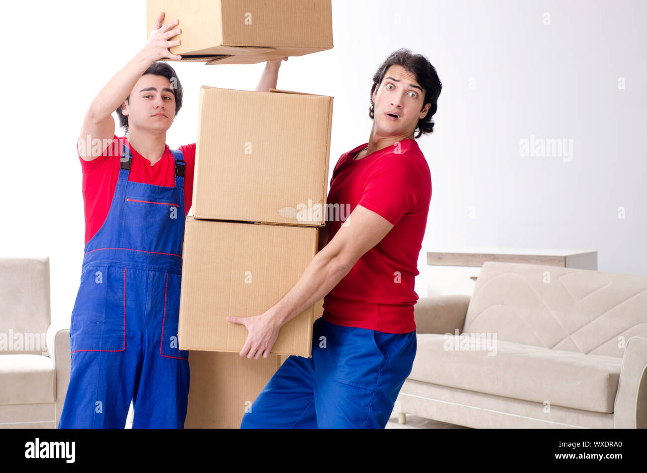 Warehouse employees carrying boxes hi-res stock photography and images ...