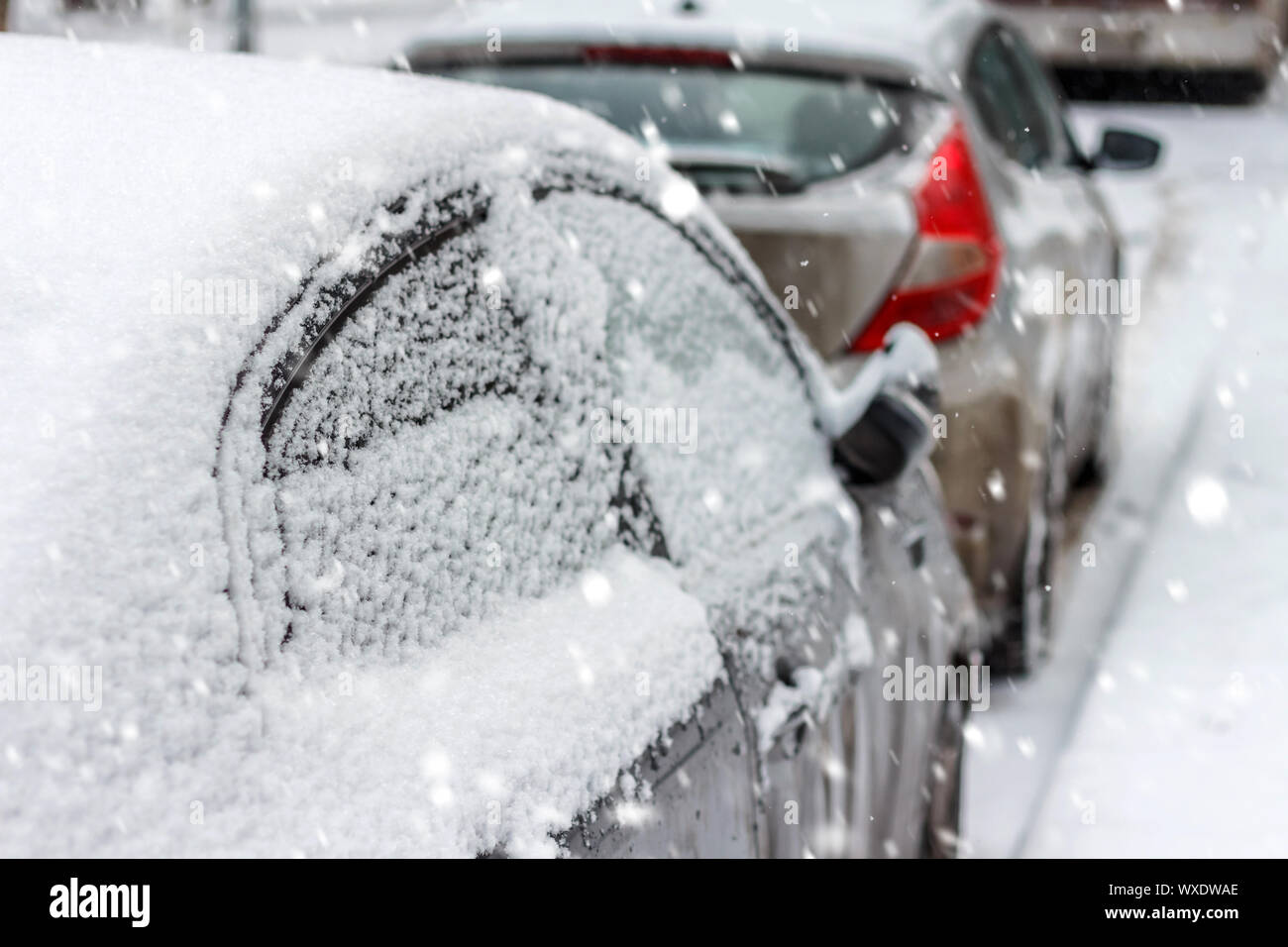 Snow covered cars Stock Photo - Alamy