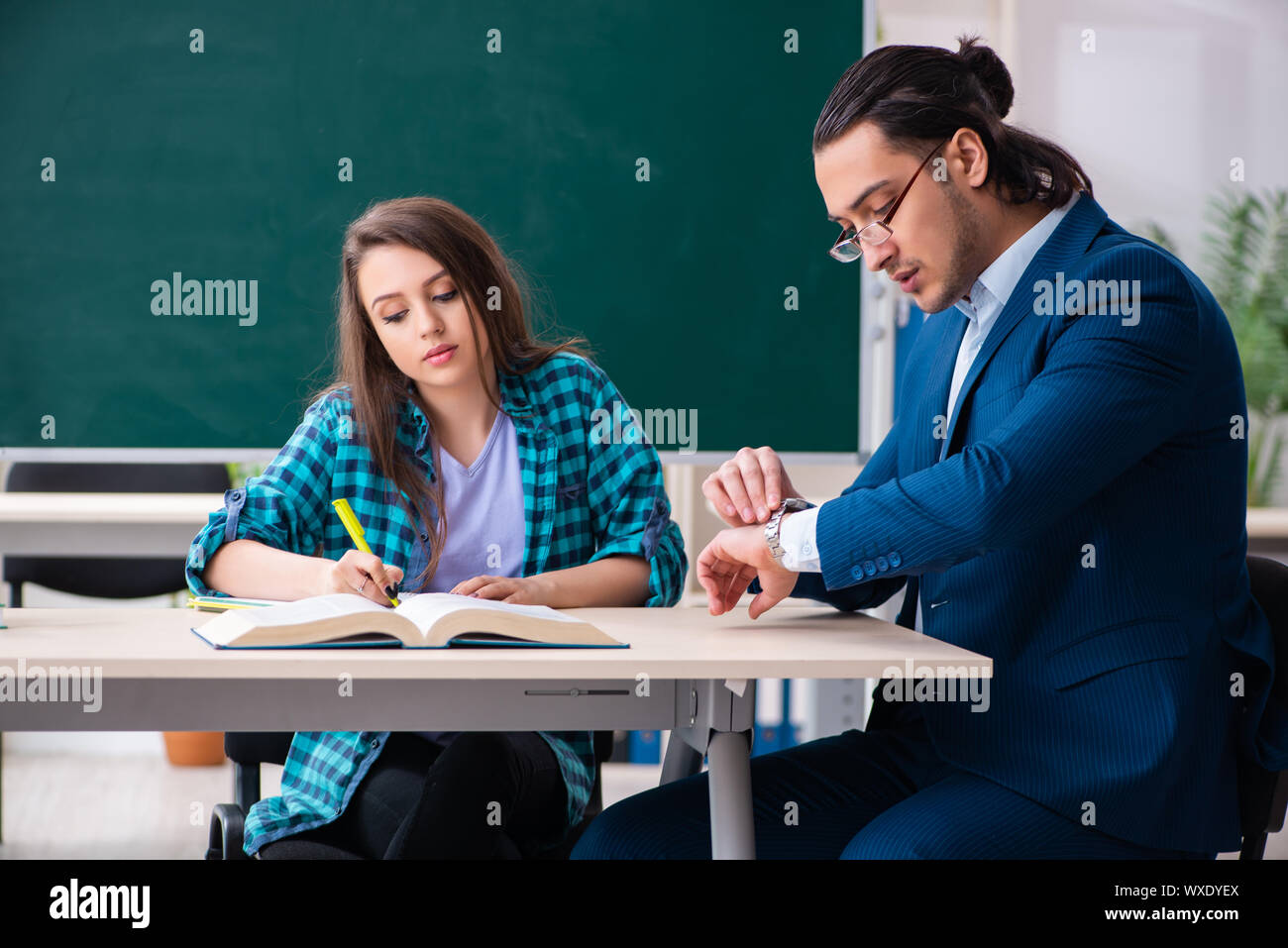 Teenager checking the time school hi-res stock photography and images ...