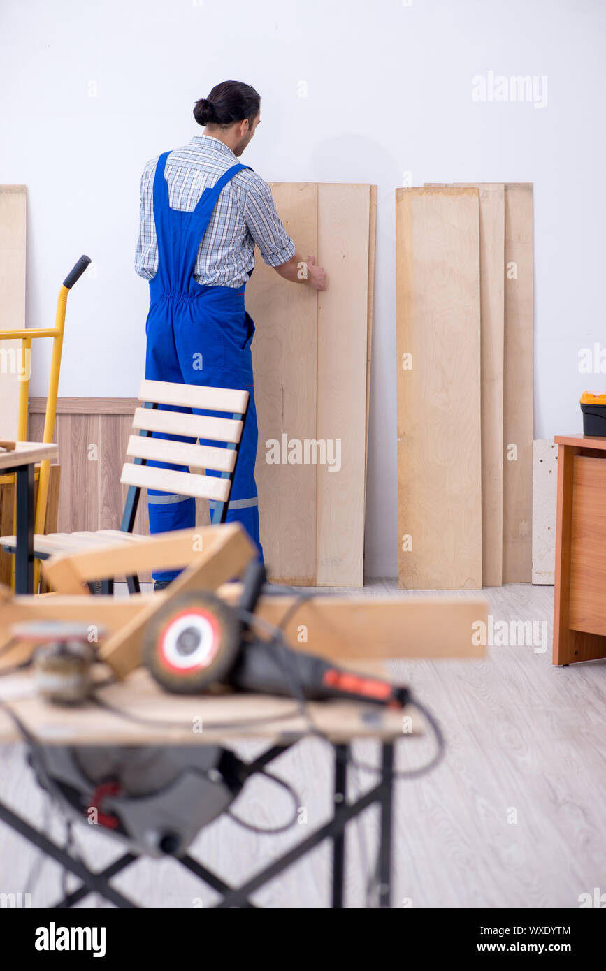 Back view young carpenter hi-res stock photography and images - Alamy