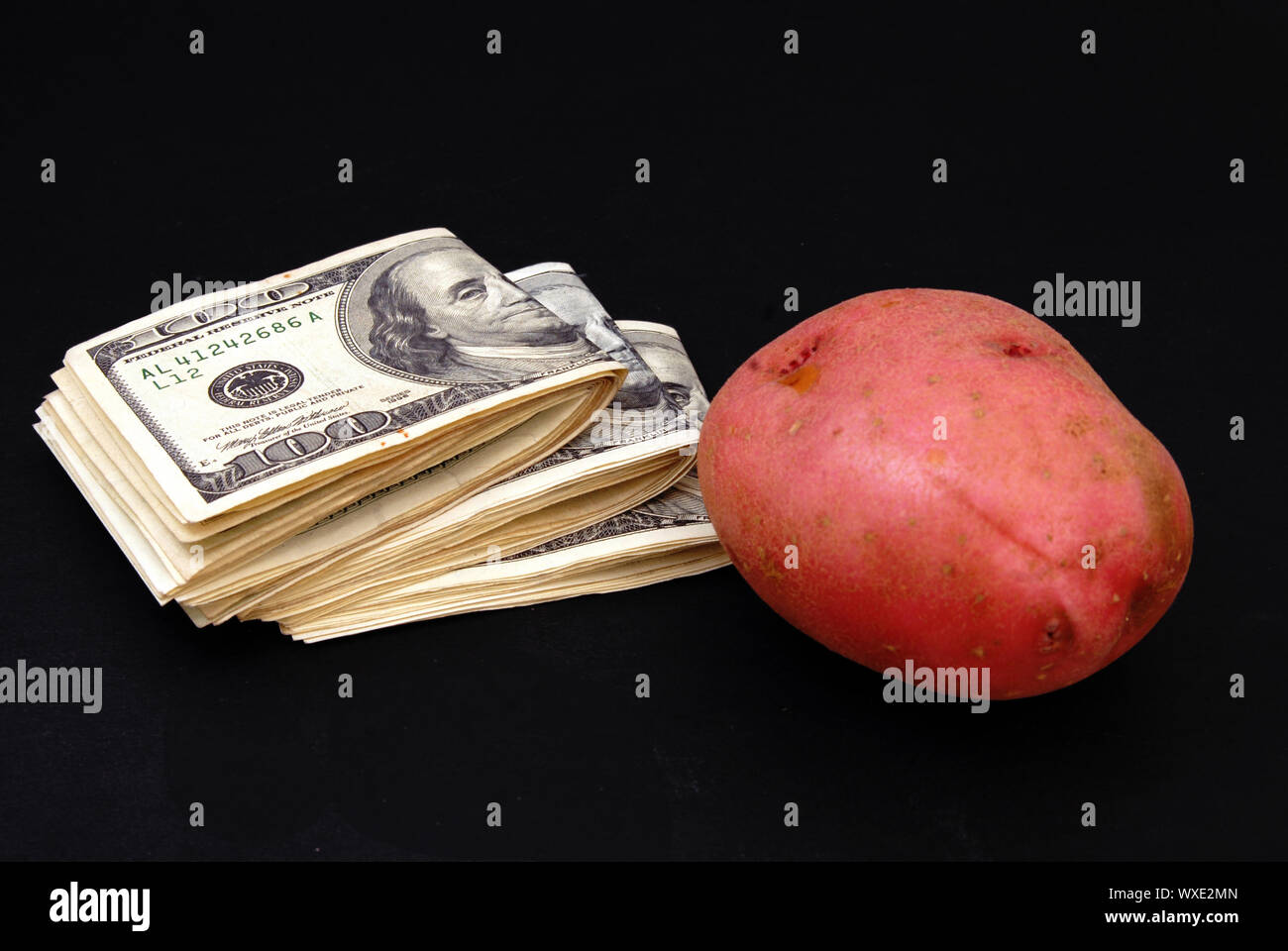 Bundles of hundred dollar bills hi-res stock photography and images - Alamy