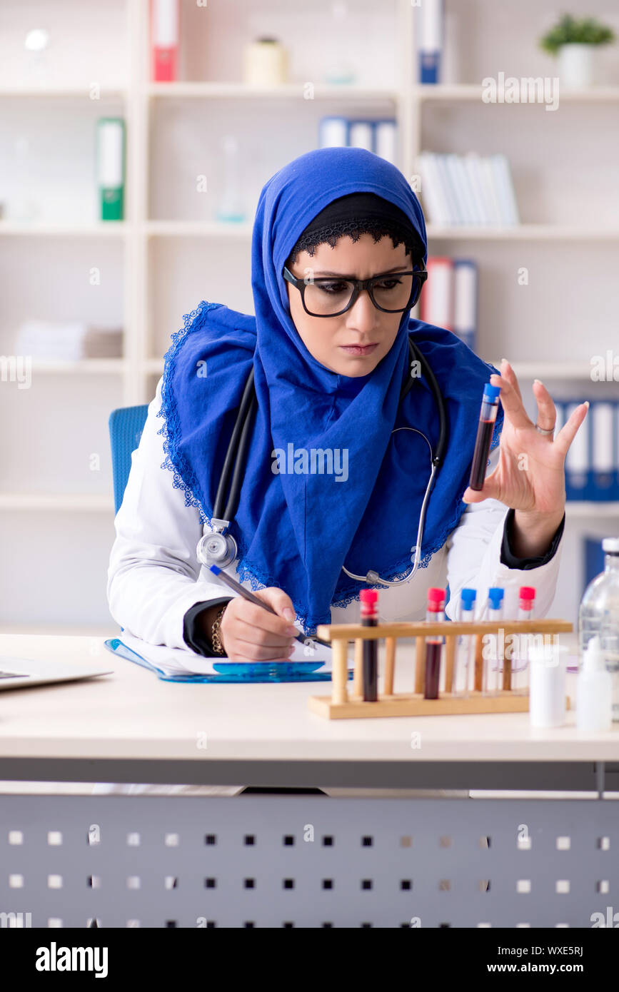 Female doctor in hijab working in the hospital Stock Photo - Alamy