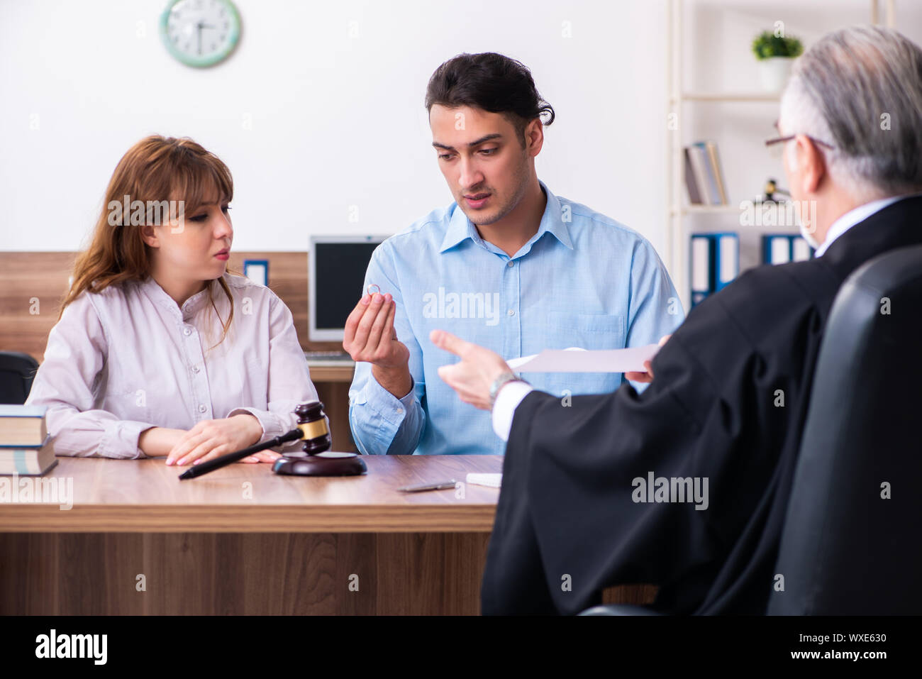 Young couple in the courthouse in divorce concept Stock Photo - Alamy