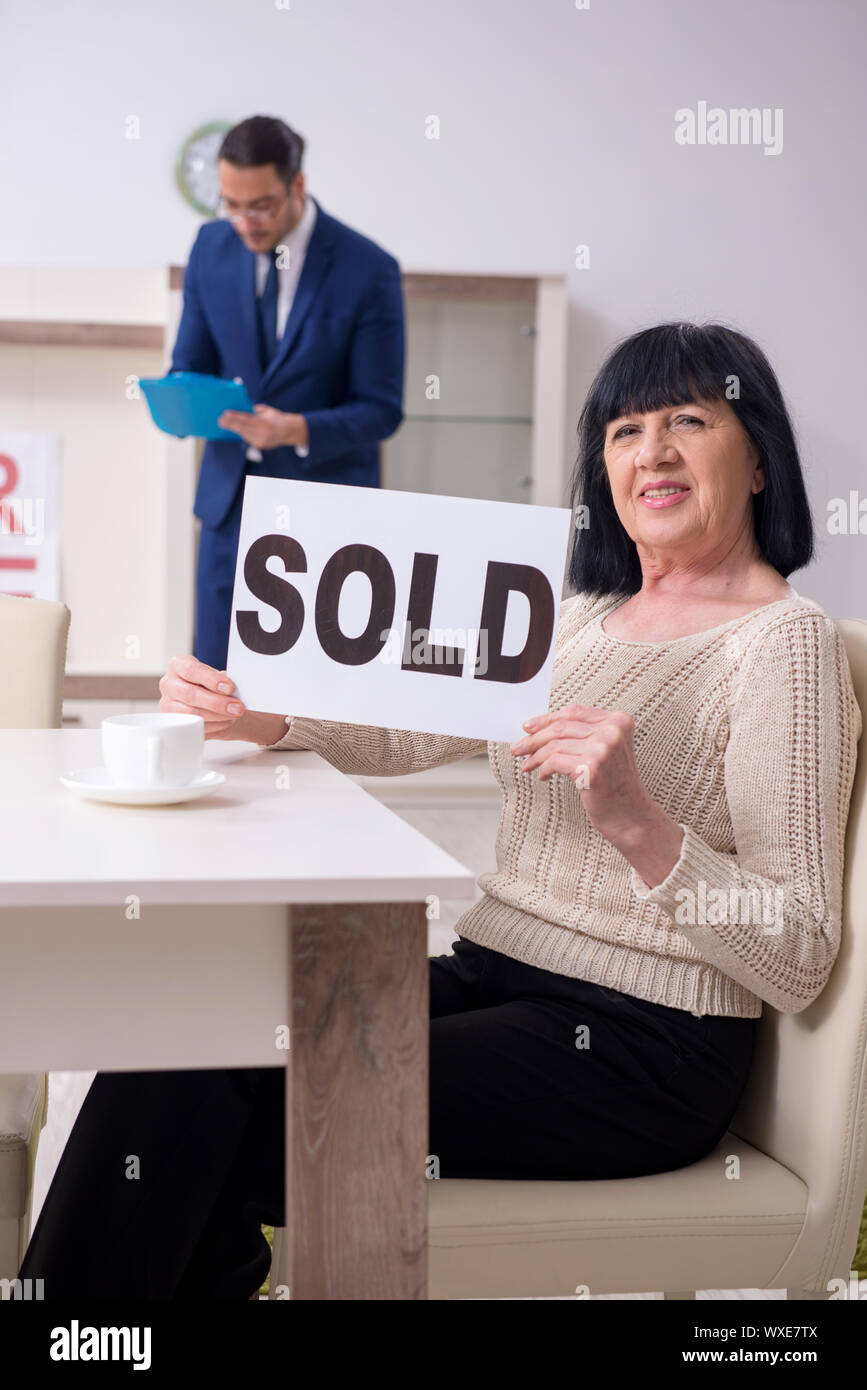 Male real estate agent and female client in the apartment Stock Photo ...