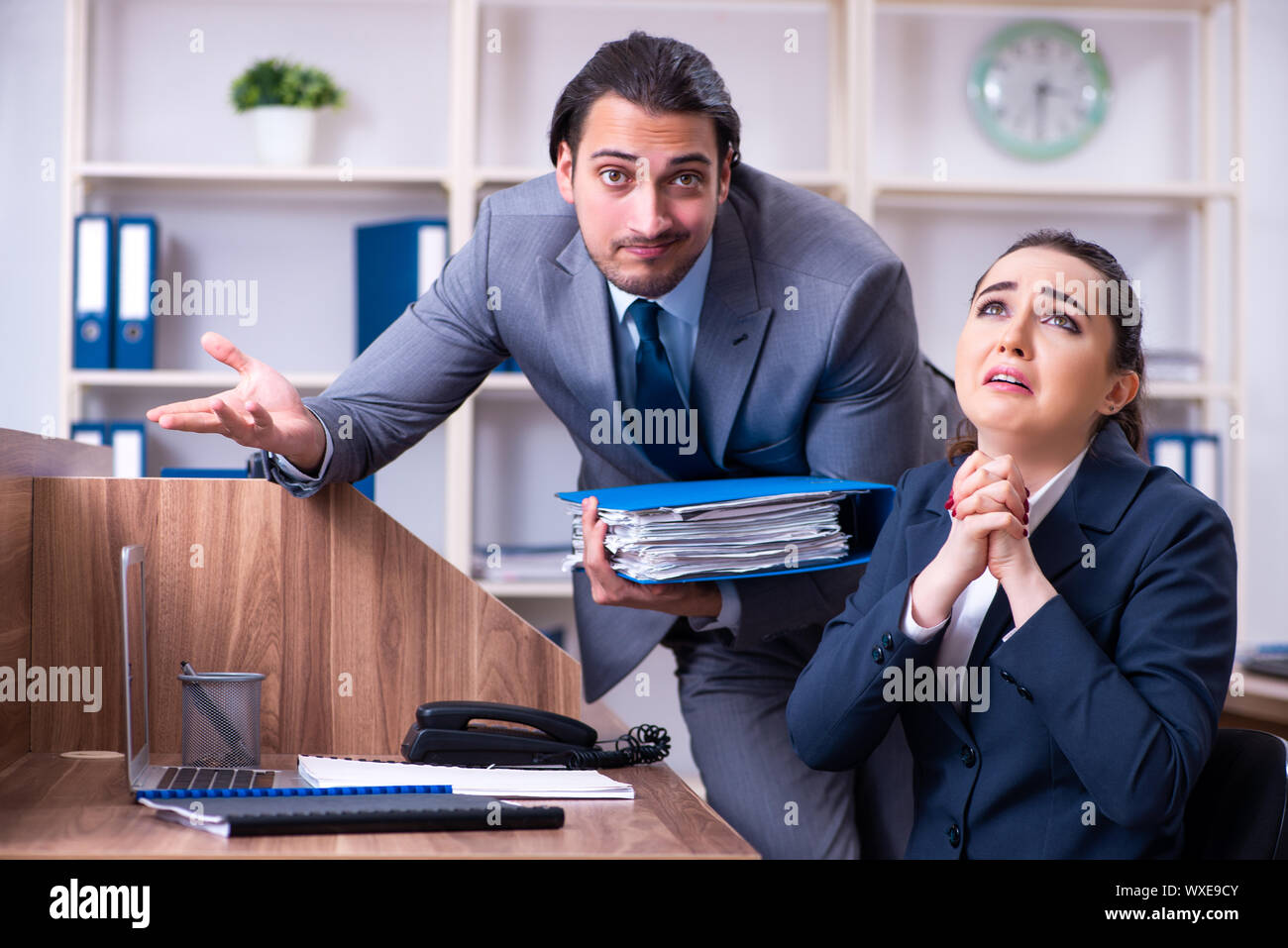 Two employees working in the office Stock Photo - Alamy