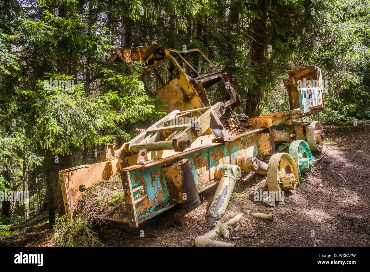 Abandoned soviet tank hi-res stock photography and images - Alamy