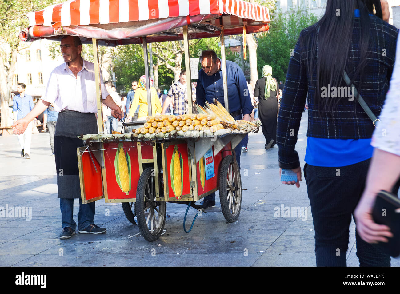 Street vendors in turkey hi-res stock photography and images - Alamy