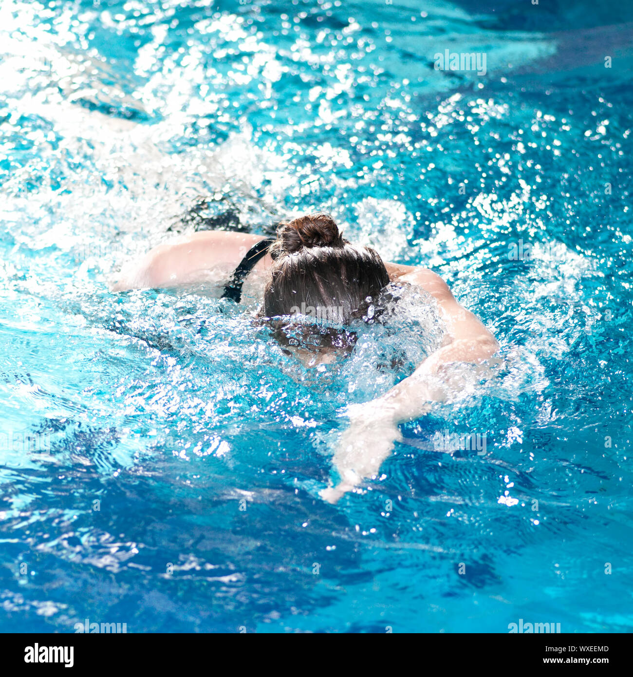 Swimmer diving performing the crawl stroke Stock Photo - Alamy