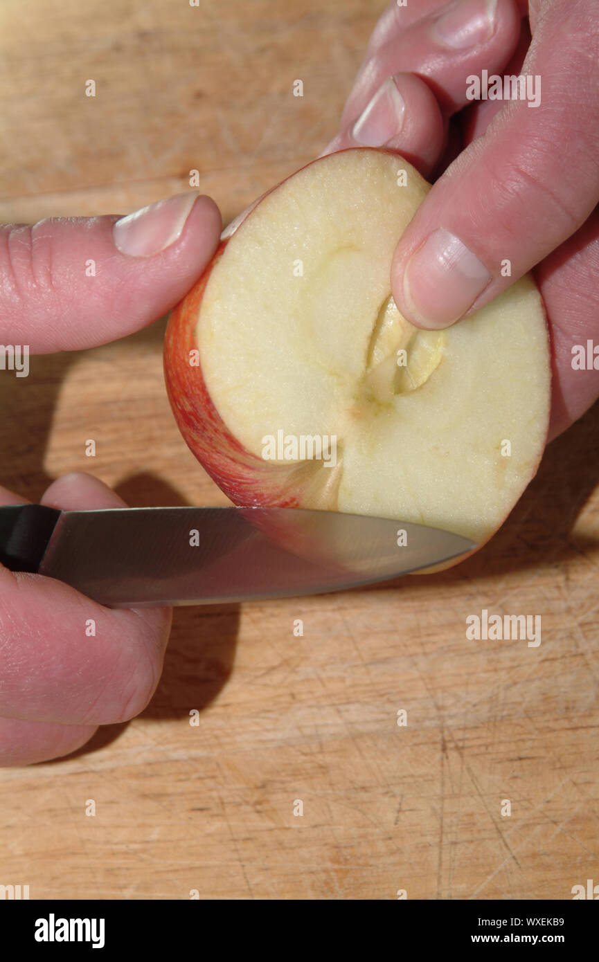 how to cut an apple Stock Photo - Alamy