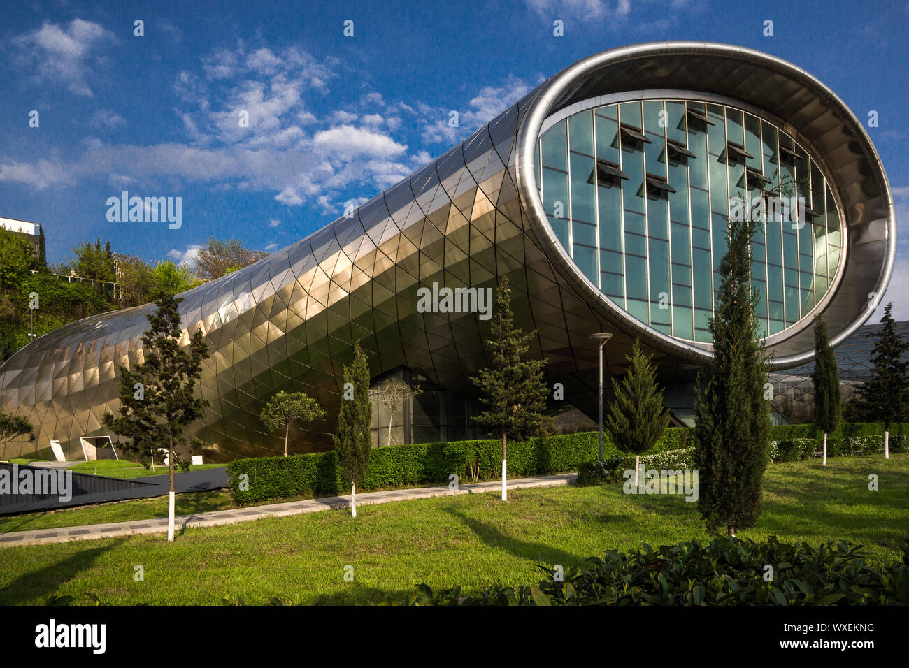 Monument tube dragon hi-res stock photography and images - Alamy