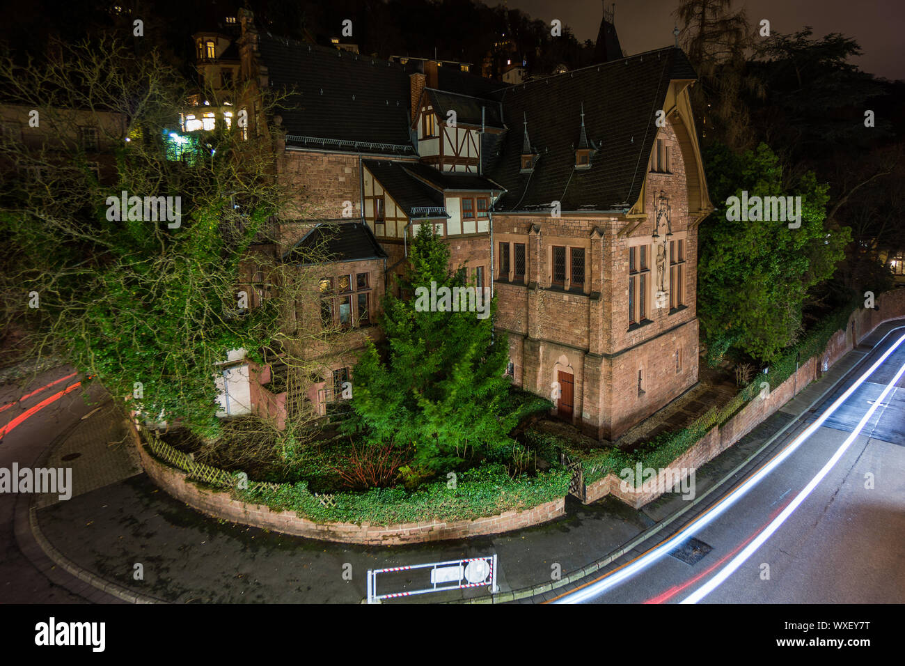 Brick corner house hi-res stock photography and images - Alamy