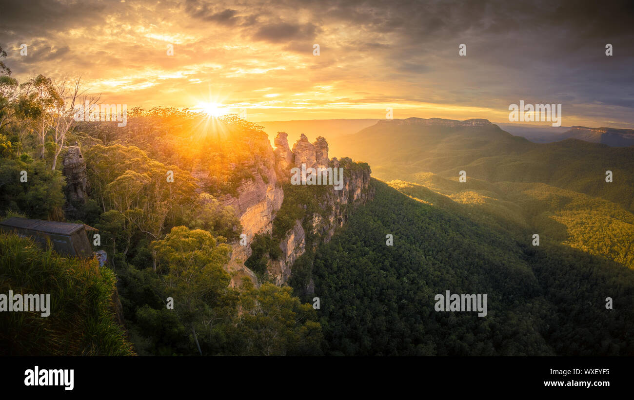 Three sisters blue mountains australia hi-res stock photography and ...