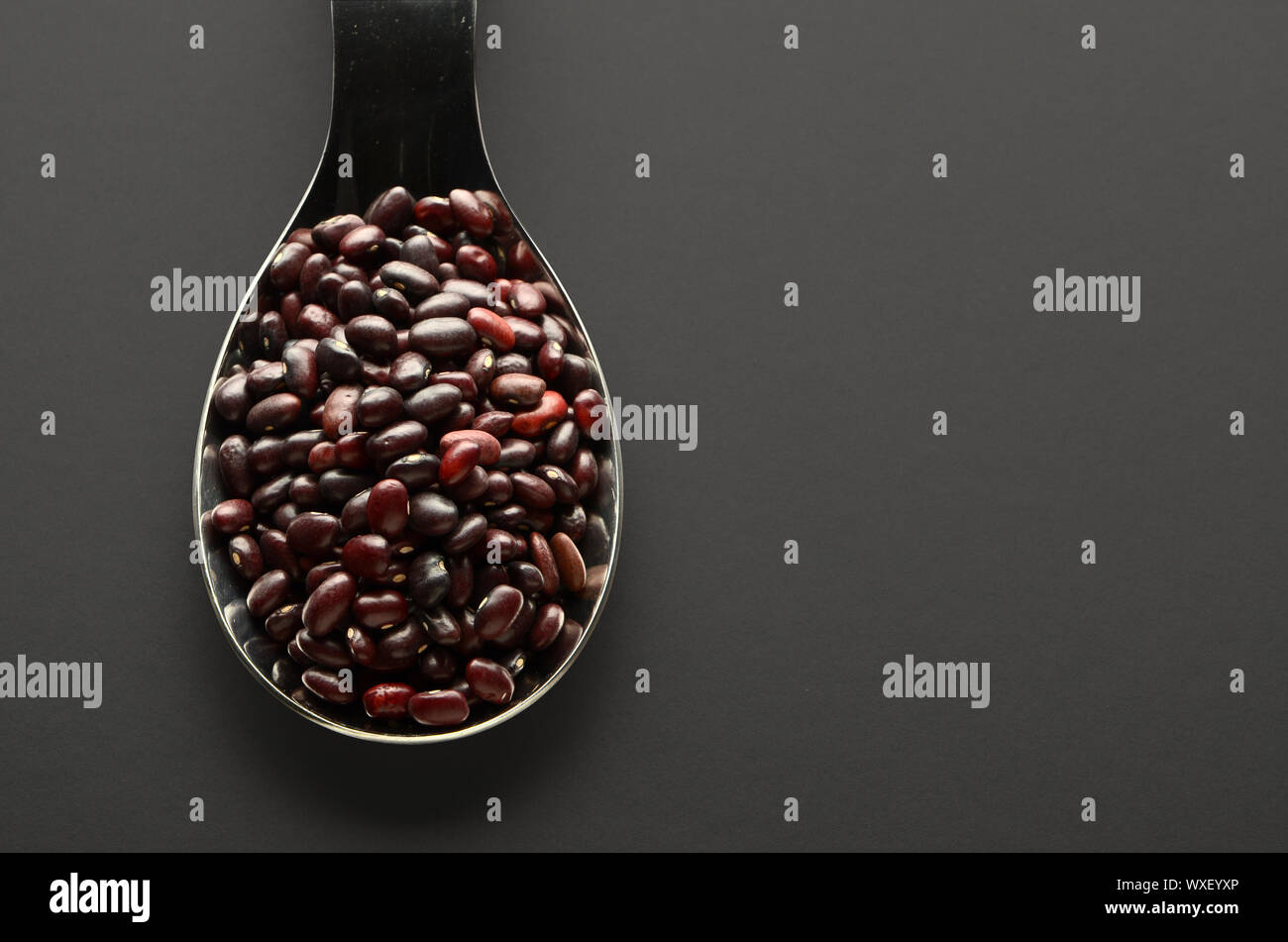 Dark red beans hi-res stock photography and images - Alamy