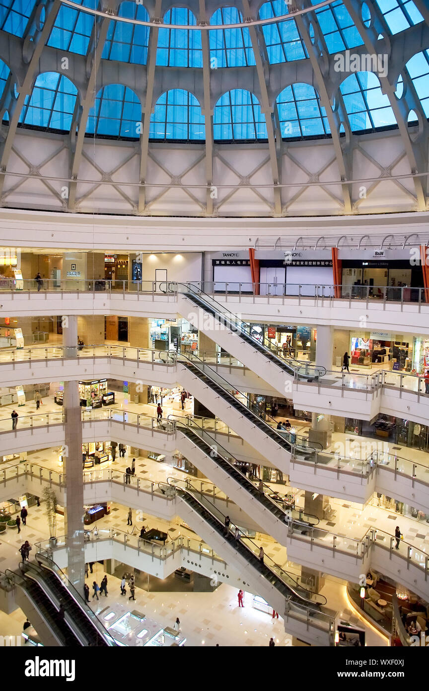 Inside busy gallery hi-res stock photography and images - Alamy