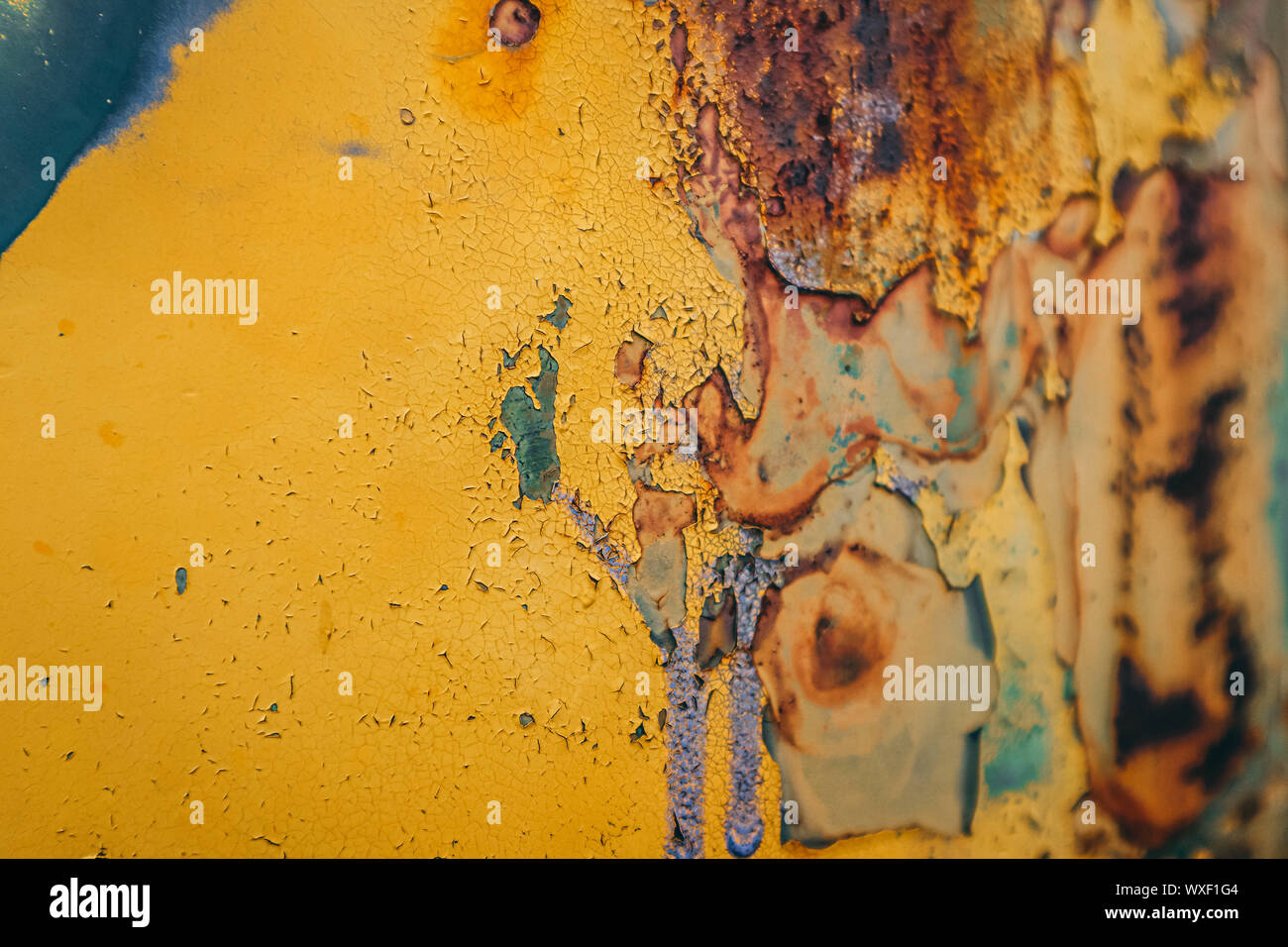 Yellow rusty metal texture background Stock Photo - Alamy