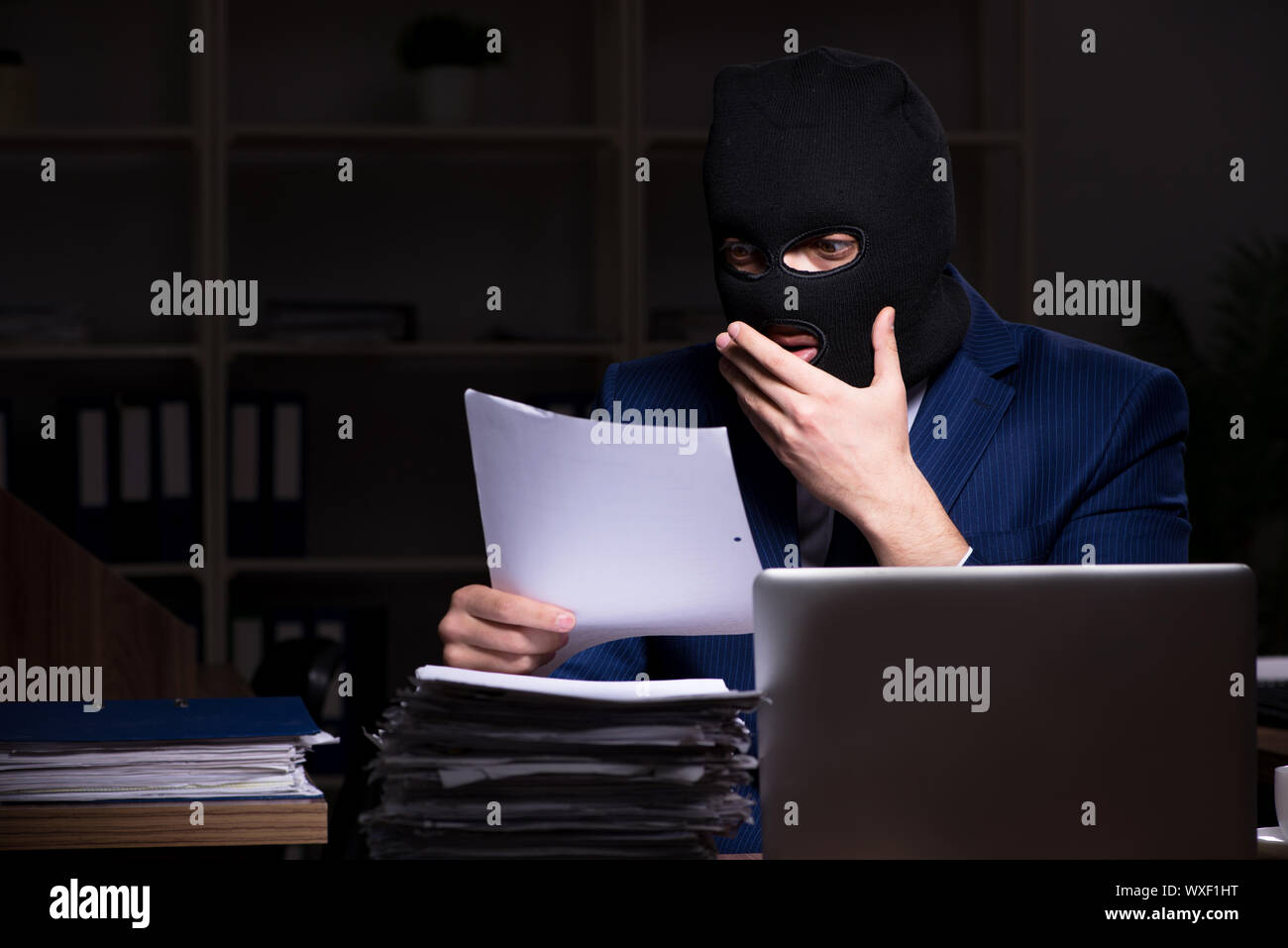 Cyber fraudster hi-res stock photography and images - Alamy