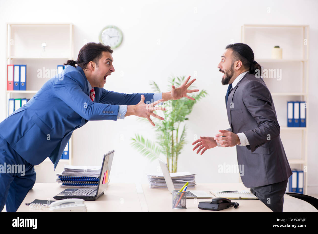 Two men arguing in office hi-res stock photography and images - Alamy