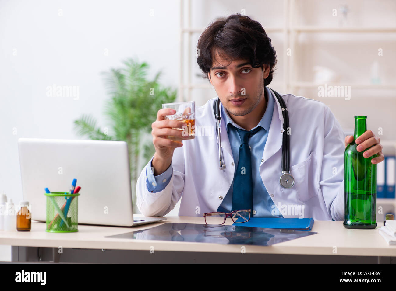 Doctor whiskey hi-res stock photography and images - Alamy