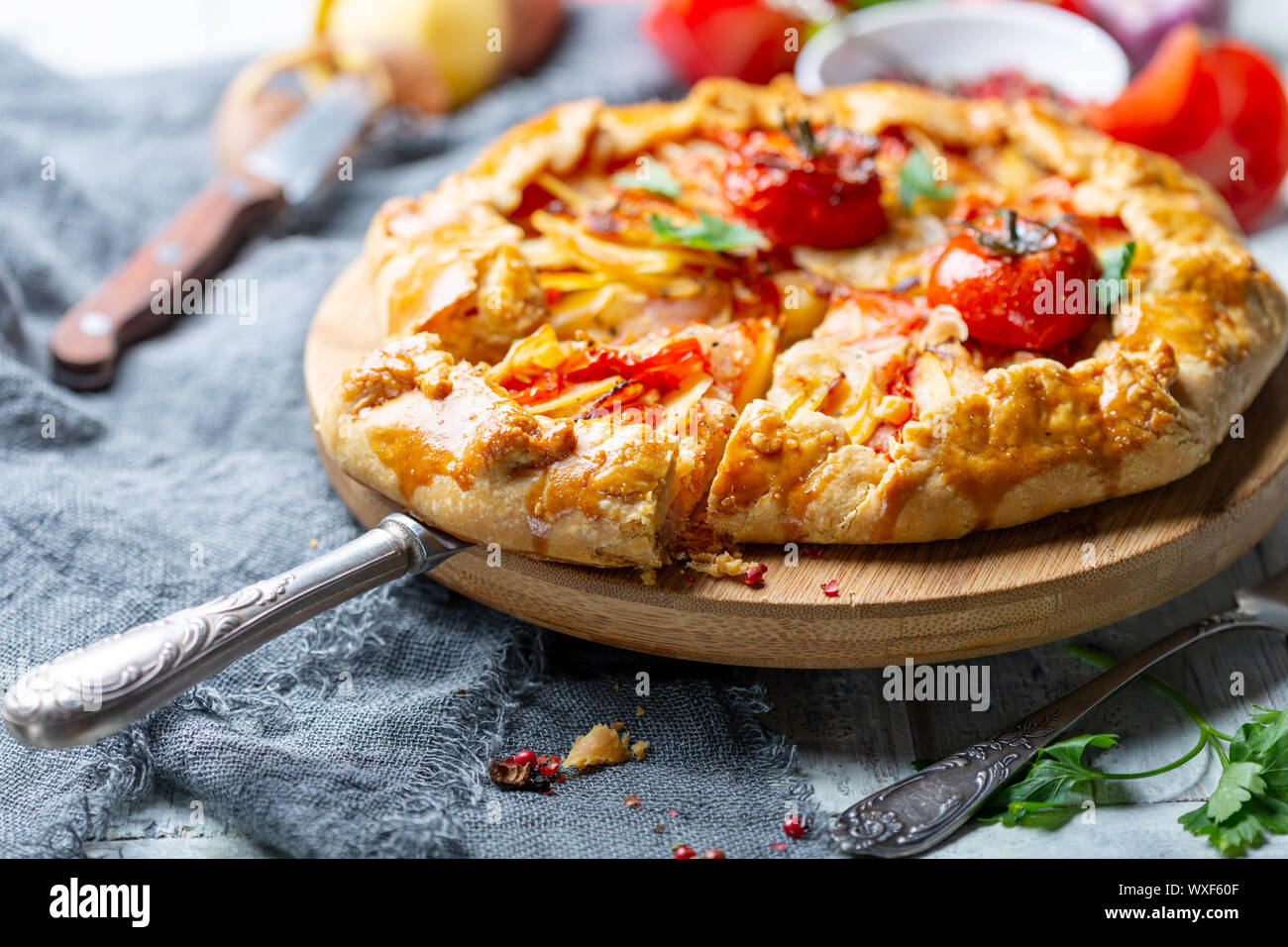 Open pie with potatoes, bacon and tomatoes Stock Photo - Alamy