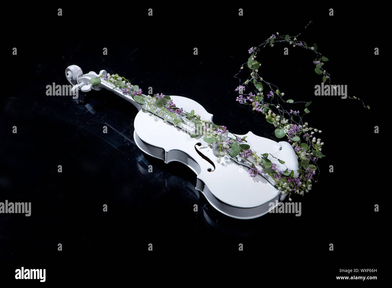 Musical flower arrangement hi-res stock photography and images - Alamy