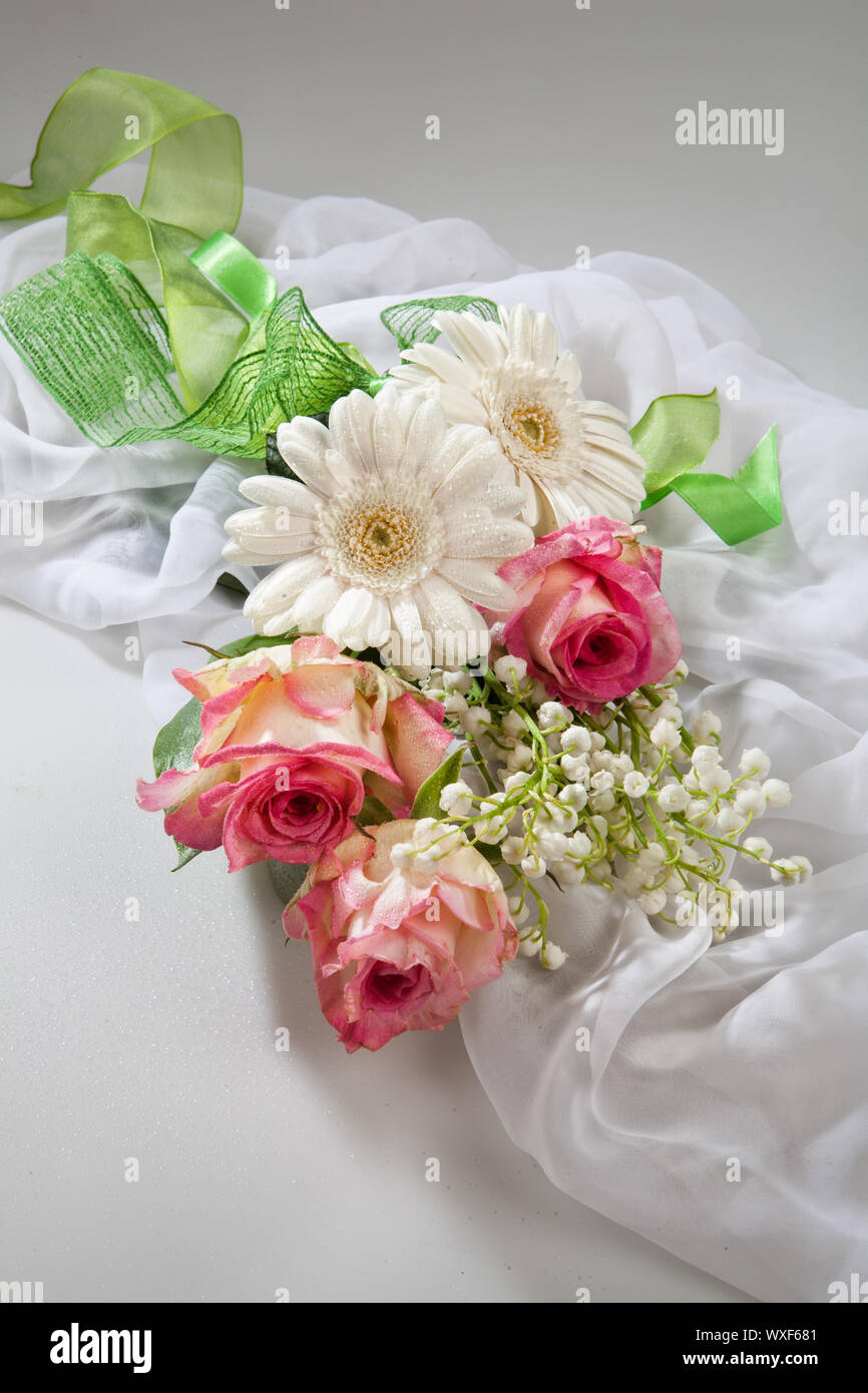 Fabric with red flowers hi-res stock photography and images - Alamy