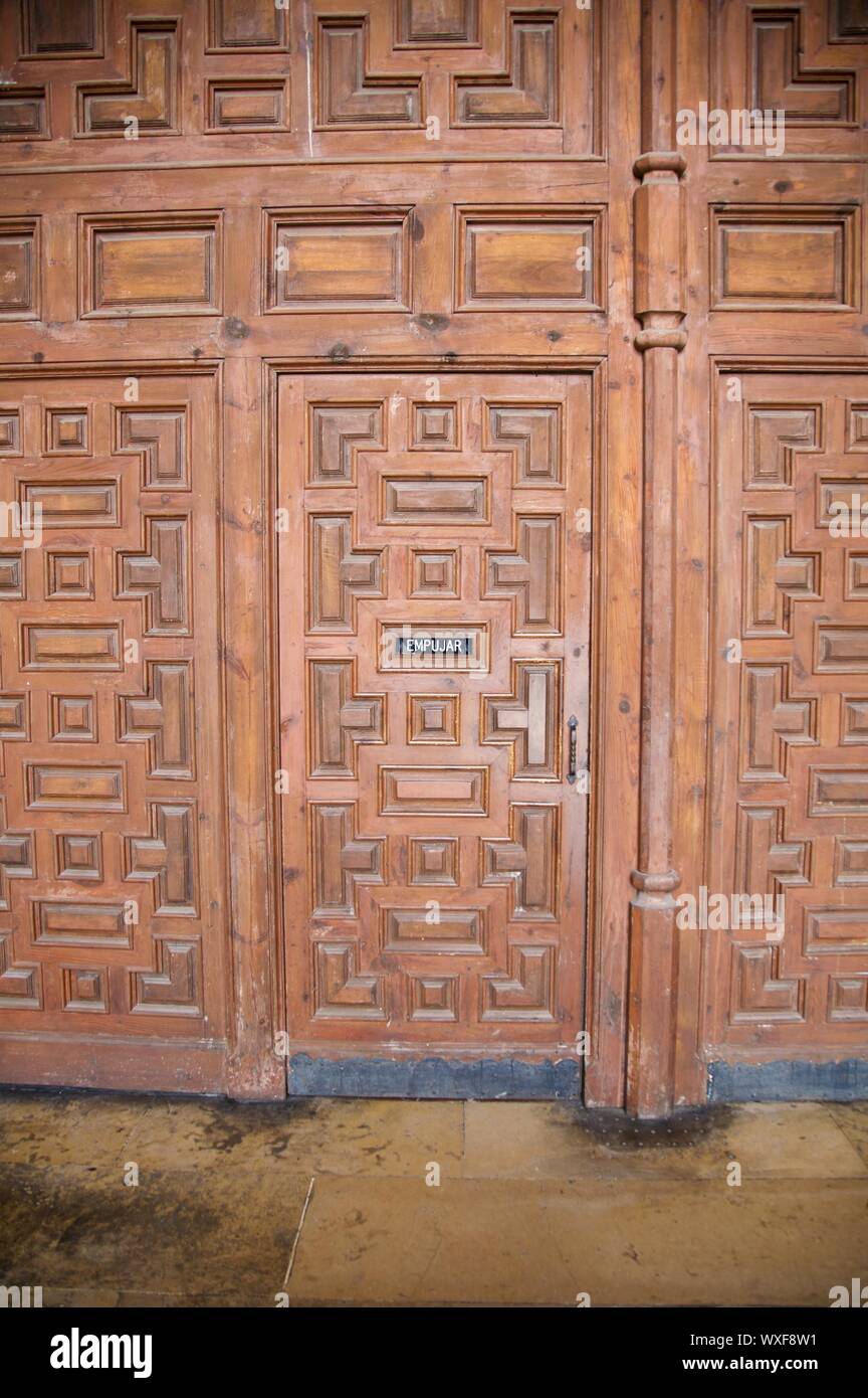 public church outside door with a sign push to entry Stock Photo - Alamy