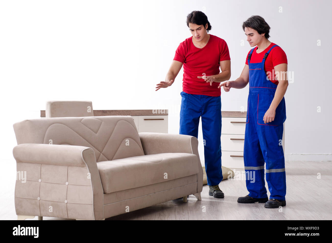 Movers moving sofa hi-res stock photography and images - Alamy