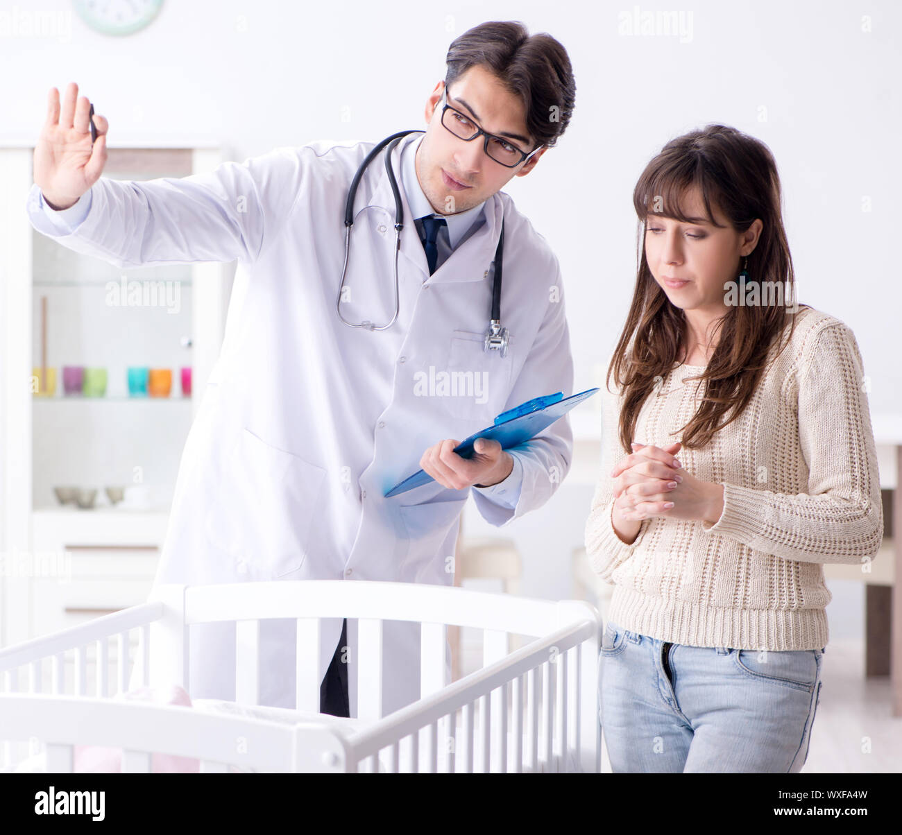 Doctor writing child diagnostic hi-res stock photography and images - Alamy