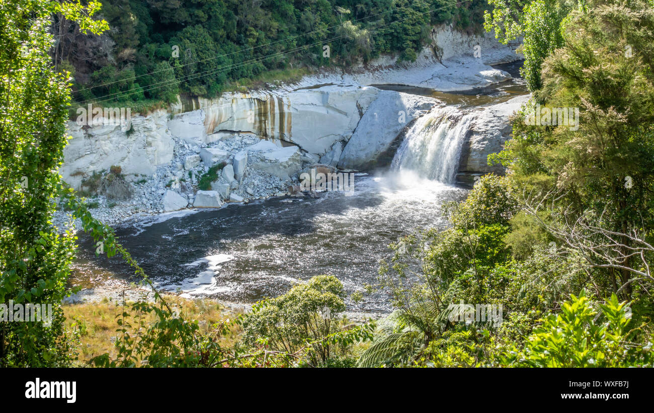 Small waterfall landscape hi-res stock photography and images - Alamy