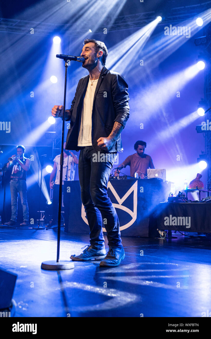 Cat singer hi-res stock photography and images - Alamy