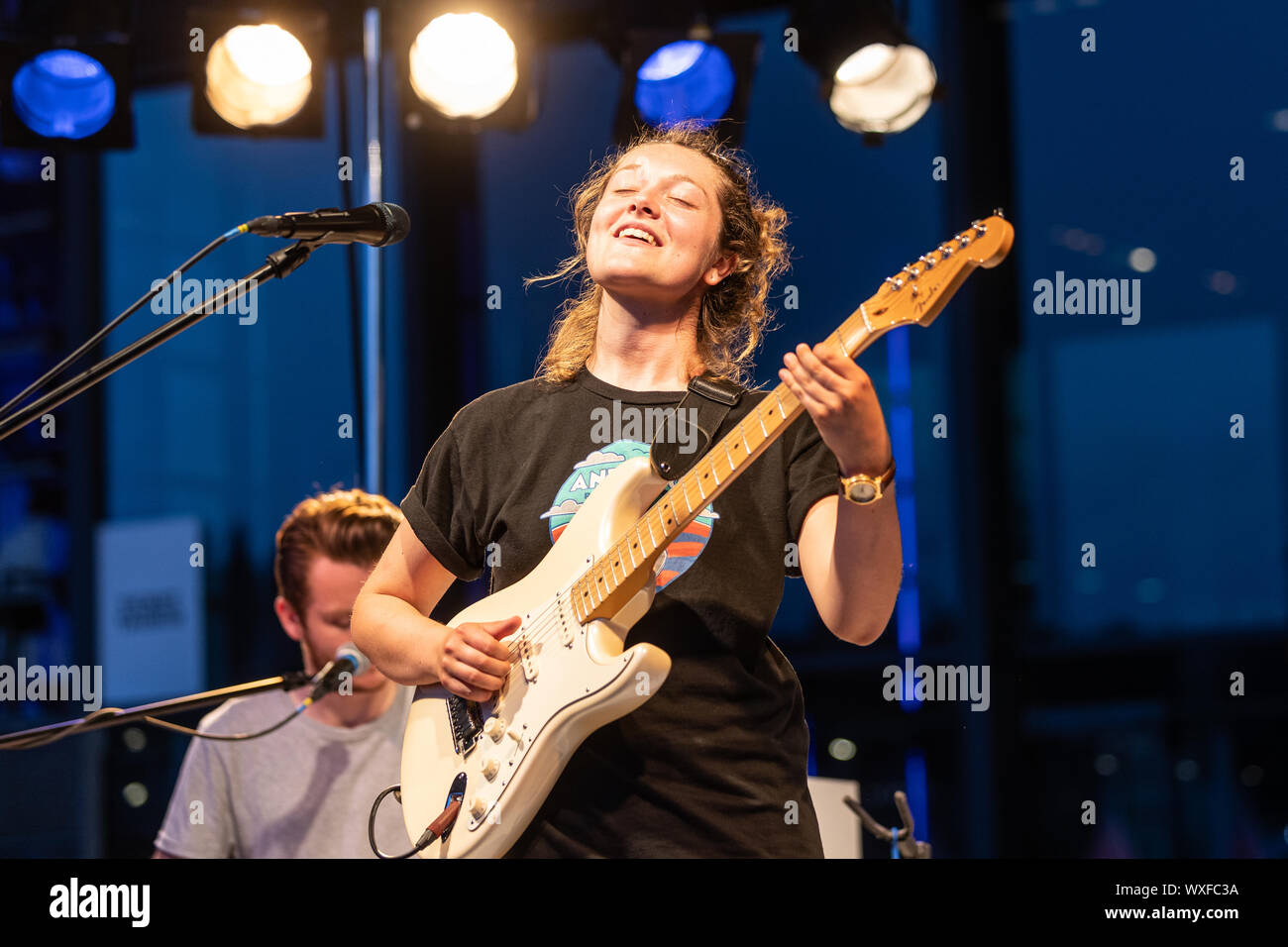 Outdoor performance hi-res stock photography and images - Alamy