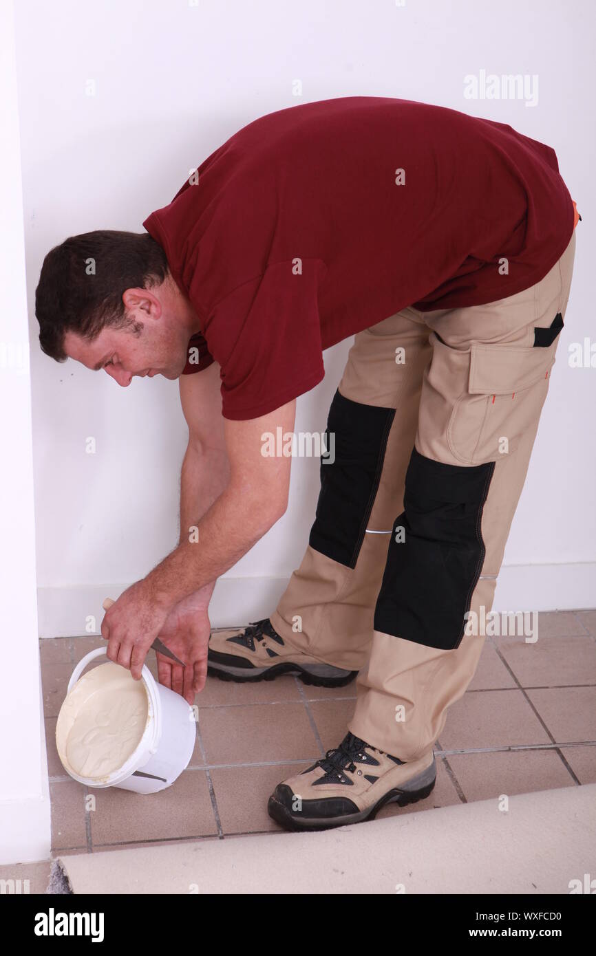 Tiler bucket hi-res stock photography and images - Alamy