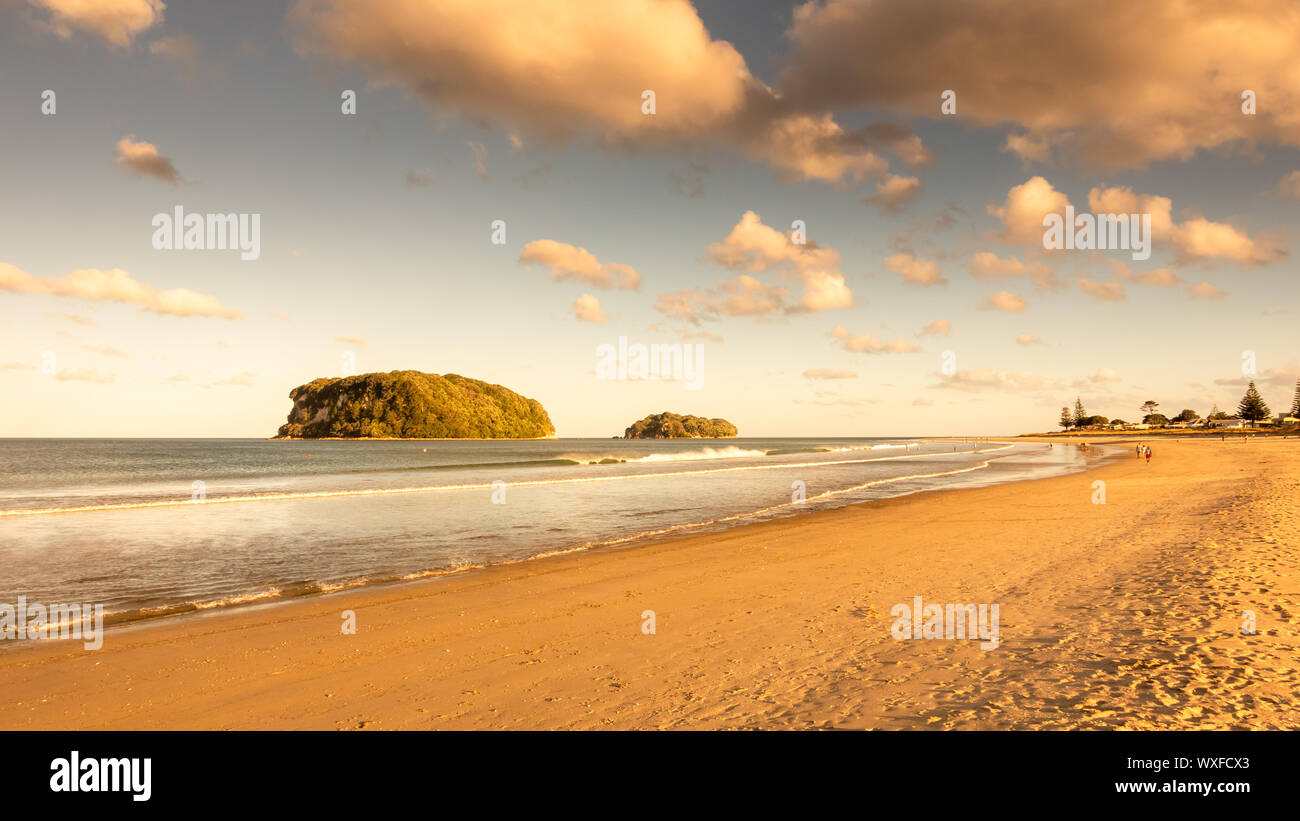 Mount maunganui sunset hi-res stock photography and images - Alamy