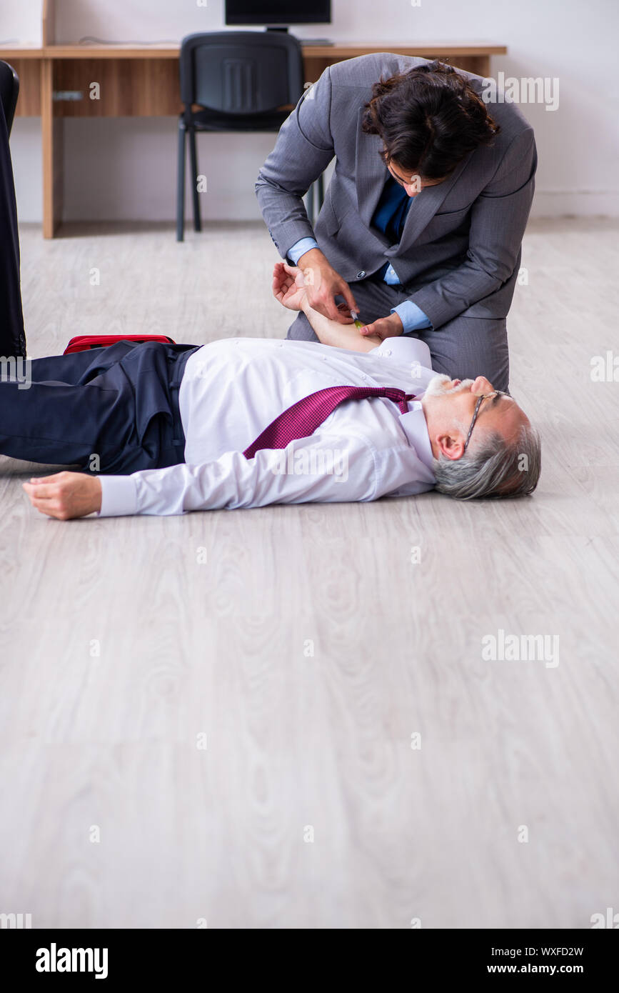 Male employee suffering from heart attack in the office Stock Photo - Alamy