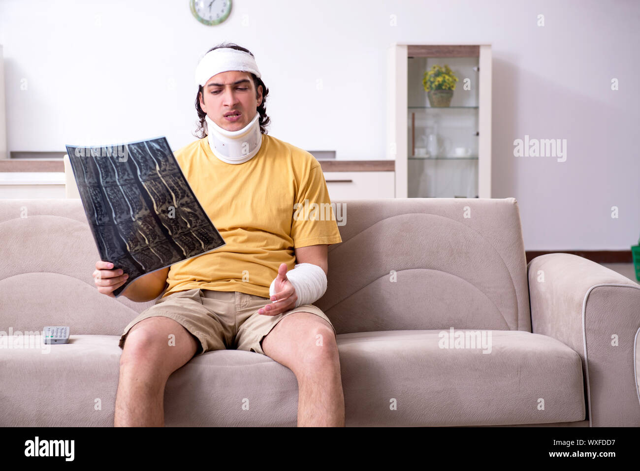Broken neck x ray hi-res stock photography and images - Alamy