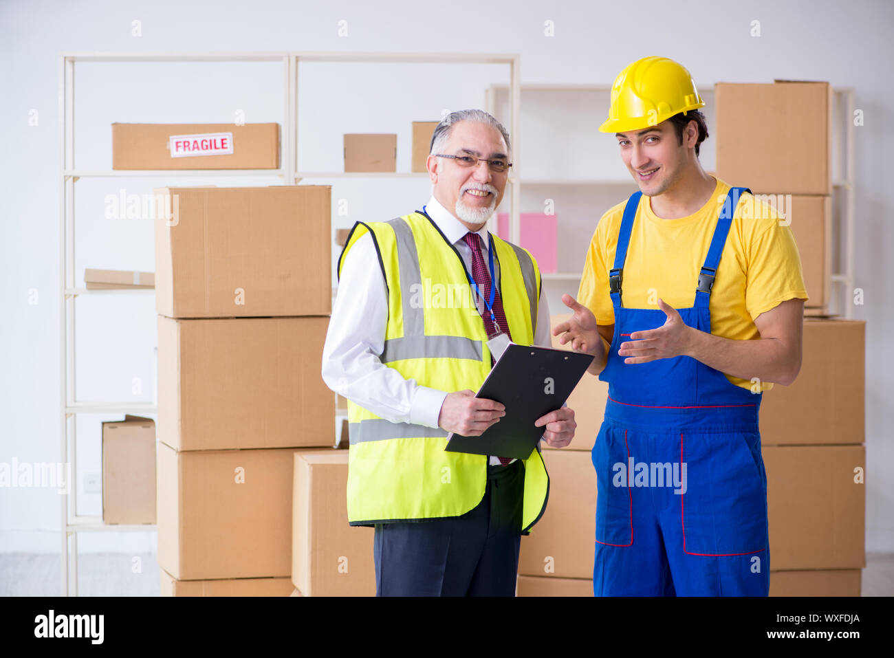 Office movers hi-res stock photography and images - Alamy