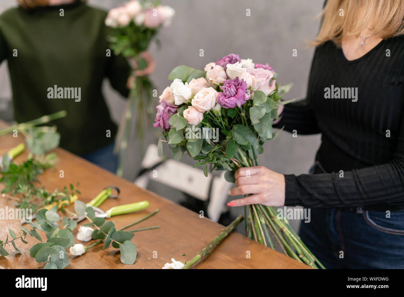 Master class on making bouquets. Summer bouquet. Learning flower ...