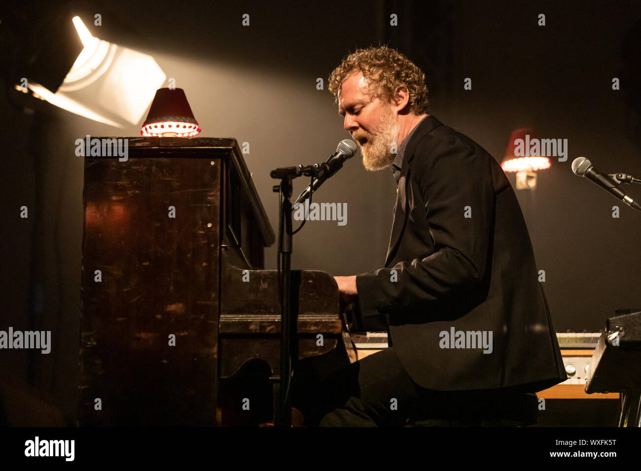 Glen hansard singer hi-res stock photography and images - Alamy