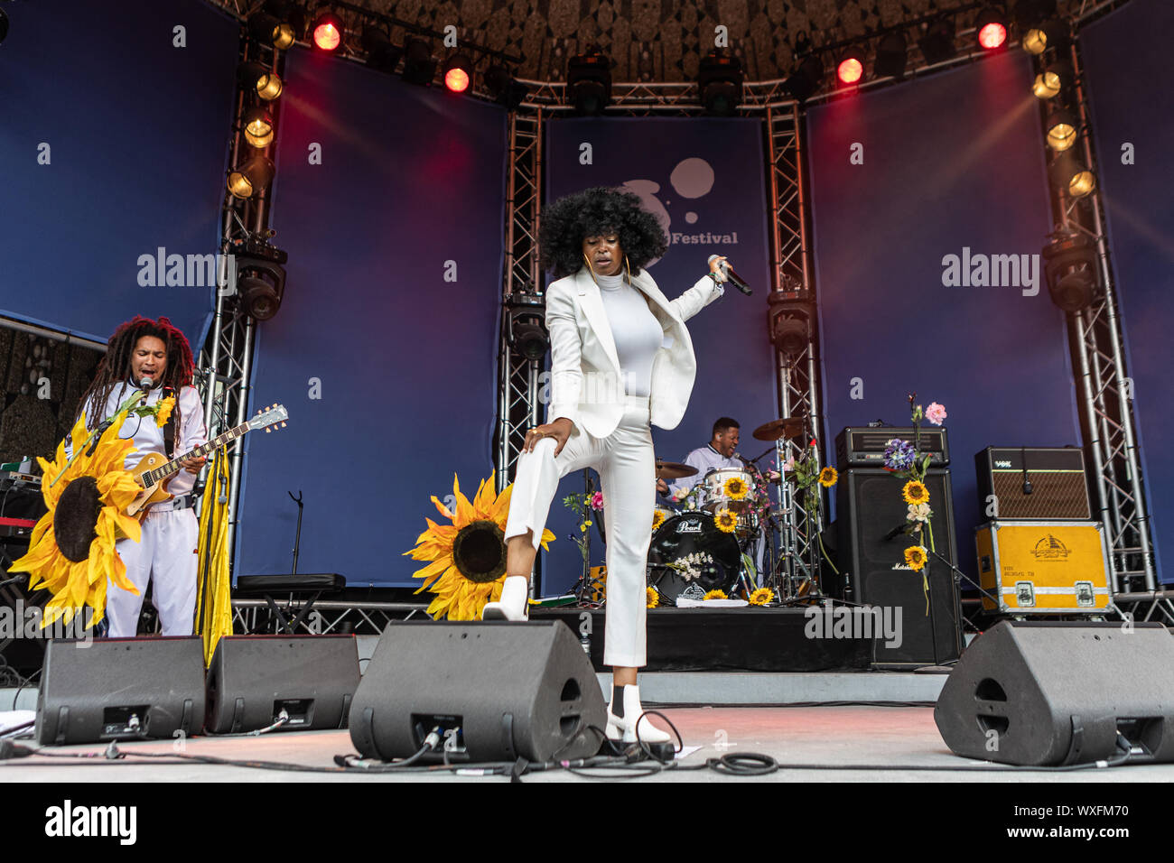 Iris woman hi-res stock photography and images - Alamy